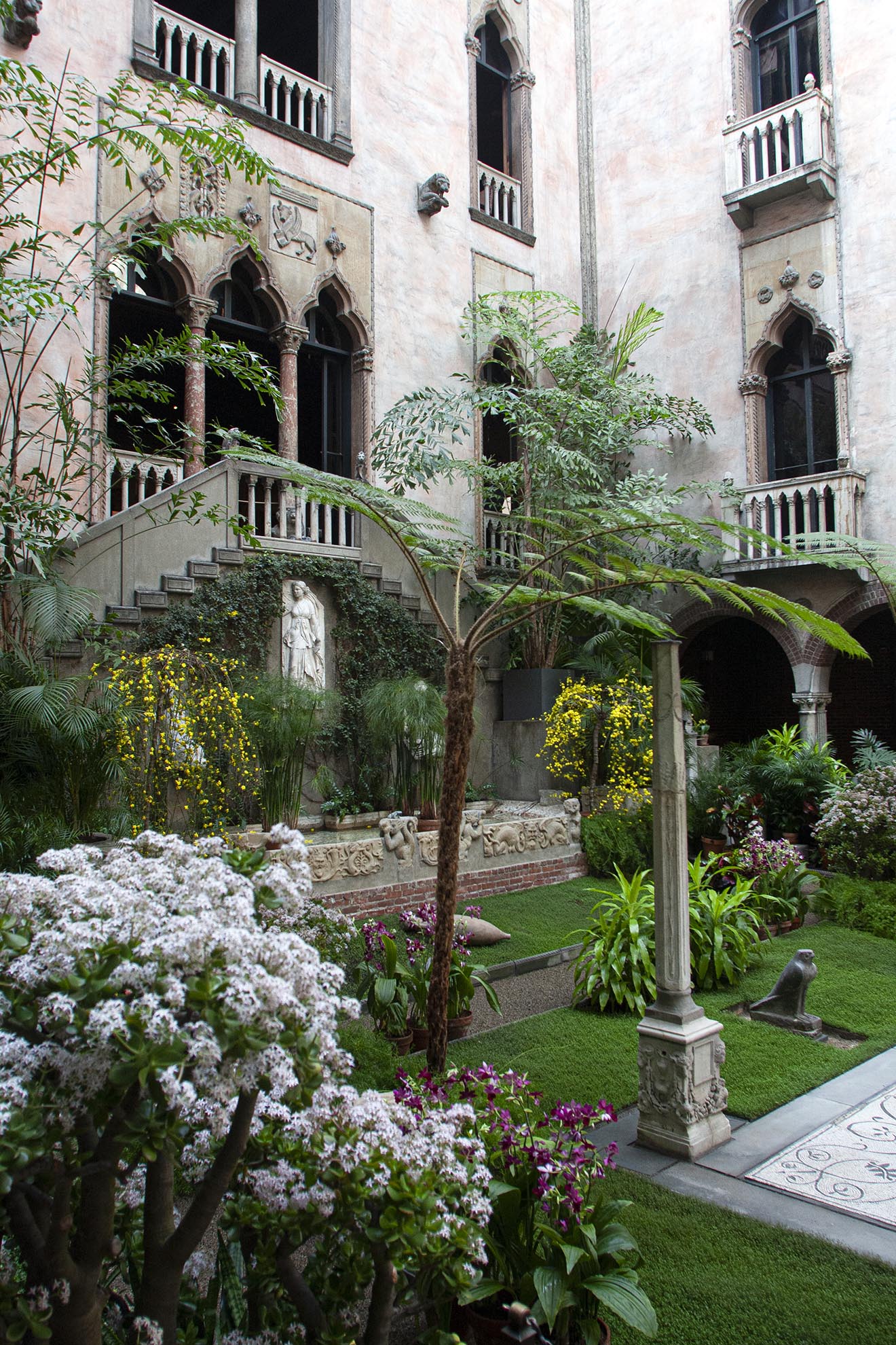 Isabella Stewart Gardner Museum: A Gift to the City of Boston – Side of ...