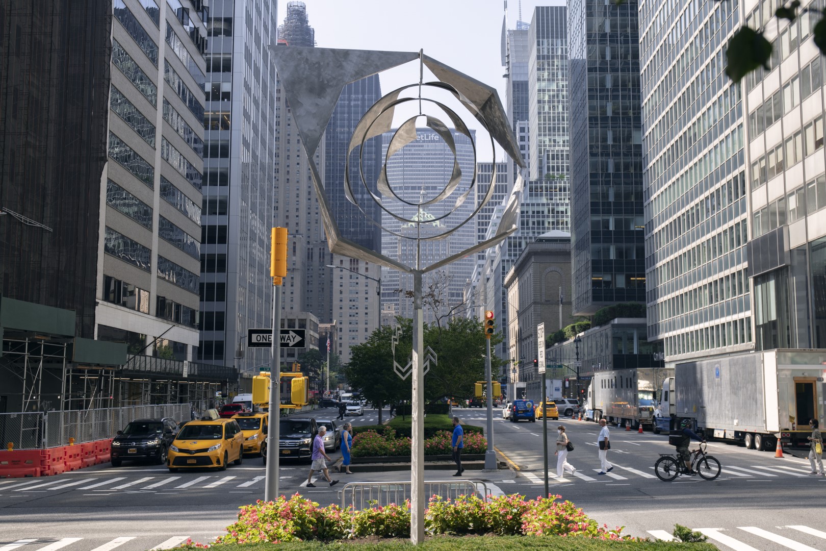 George Rickey on Park – Iconic, Kinetic, Mesmerizing Sculptures Tower ...