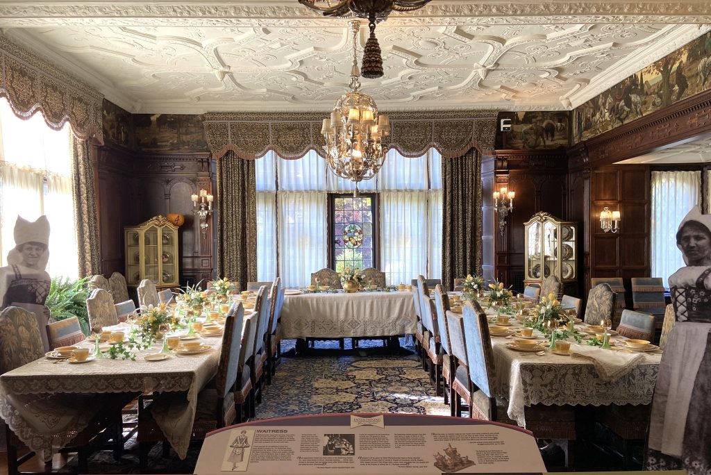 700 Volunteers, 65 Rooms, Glorious Gardens: Akron Ohio’s Stan Hywet ...