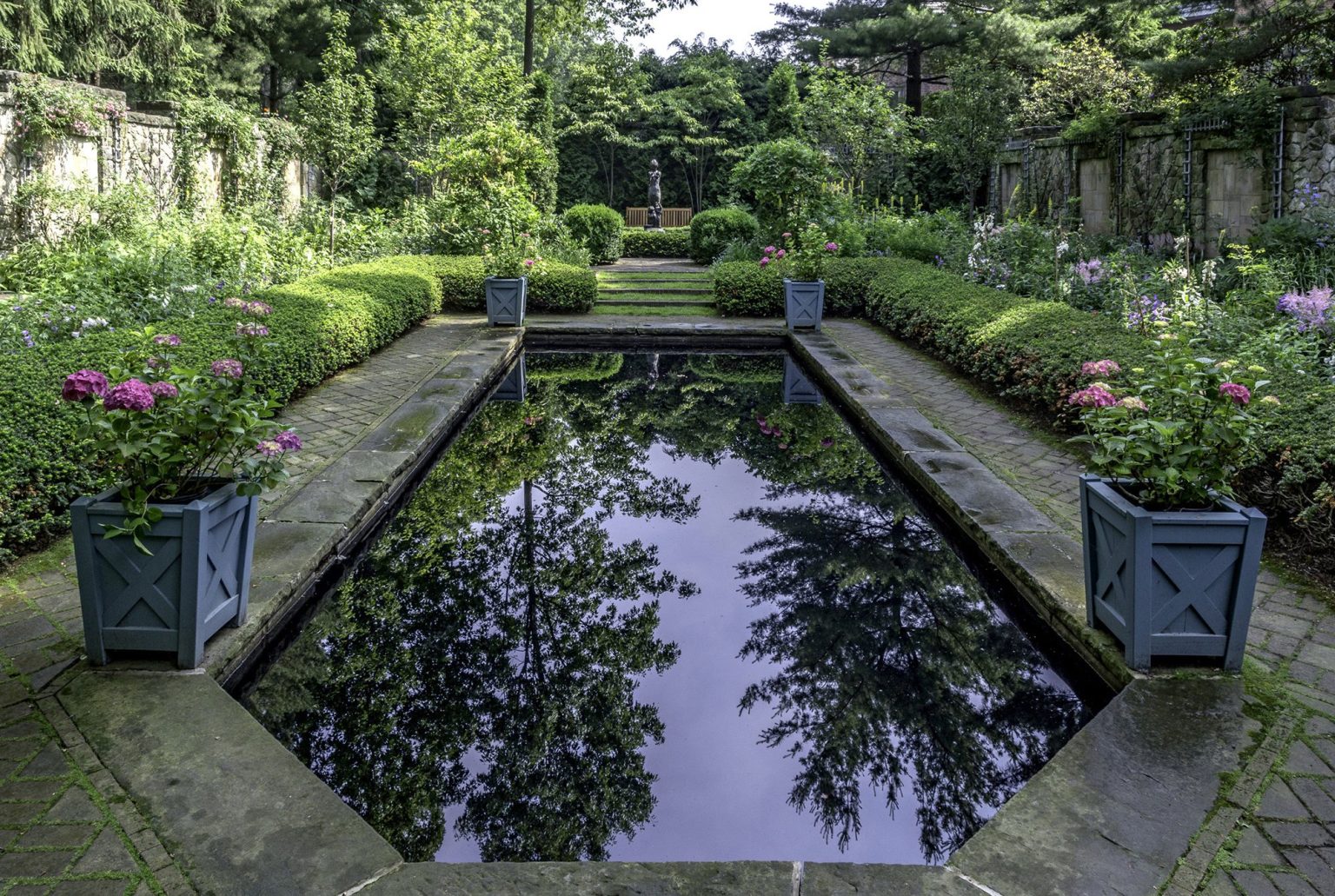 700 Volunteers, 65 Rooms, Glorious Gardens: Akron Ohio’s Stan Hywet ...