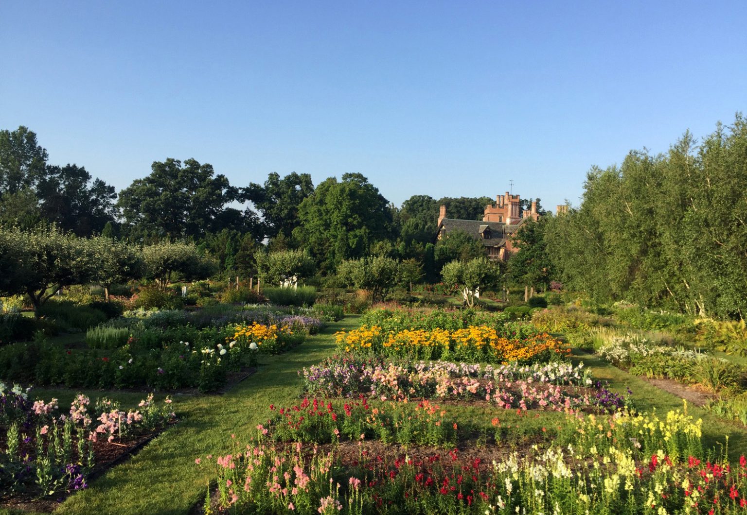700 Volunteers, 65 Rooms, Glorious Gardens: Akron Ohio’s Stan Hywet ...
