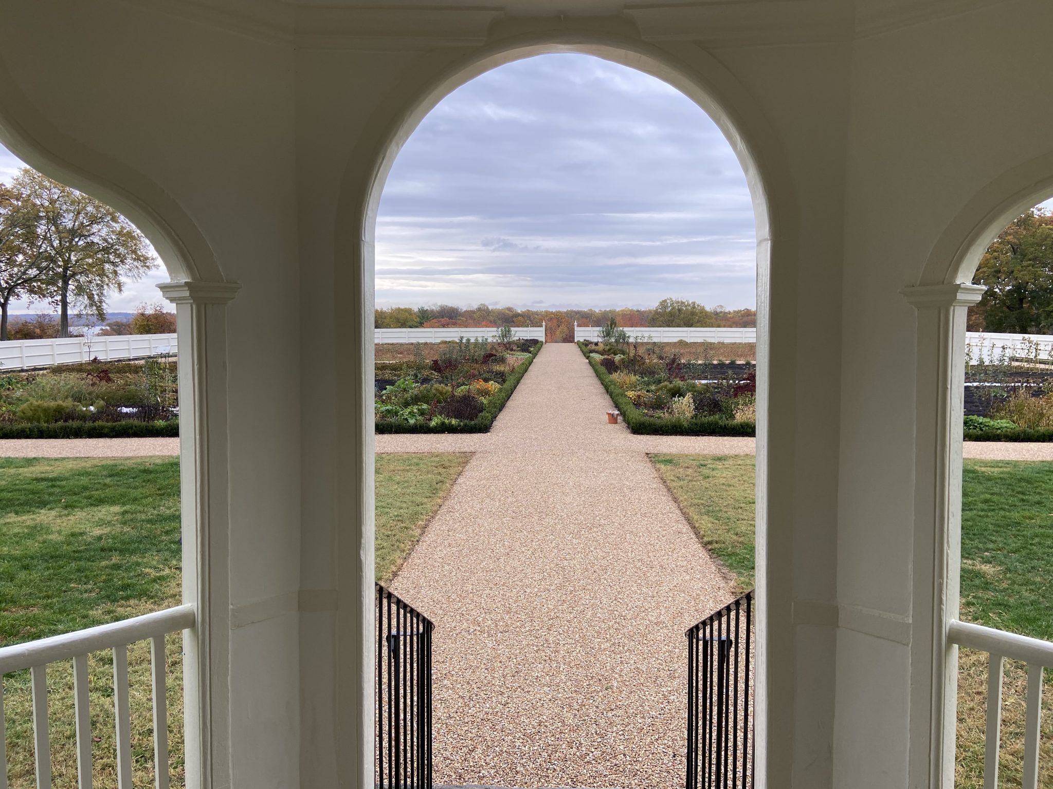 A Colonial Garden Blooms Again: George Mason’s Gunston Hall – Side of ...